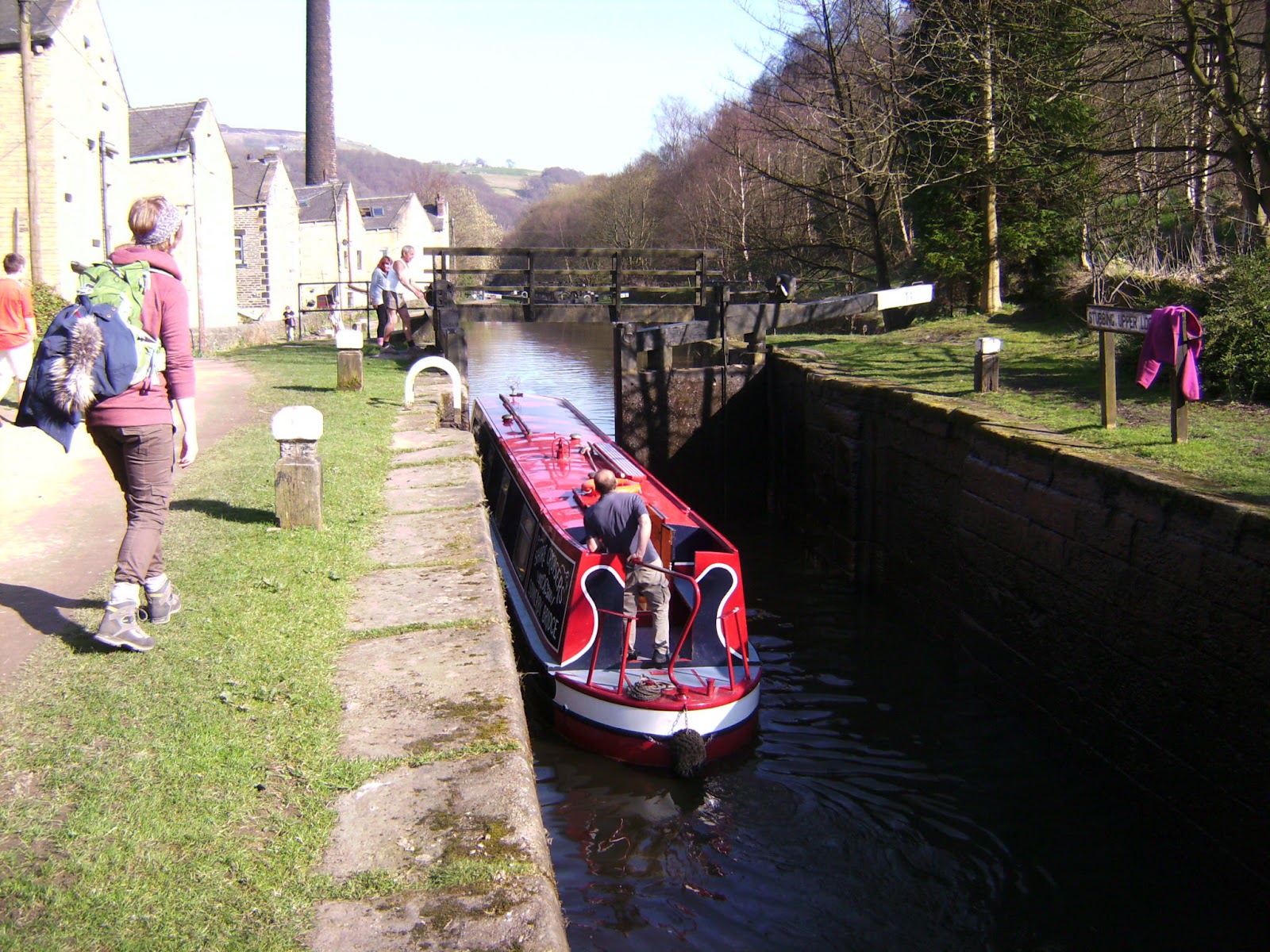Martys` walks: Hebden Bridge to Stoodley Pike - 5 miles. Winja Walk.