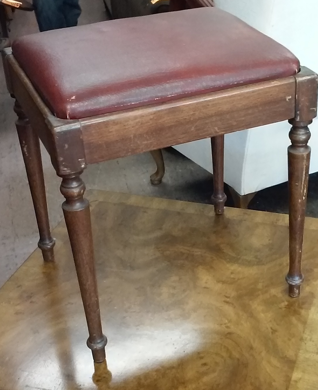 UHURU FURNITURE & COLLECTIBLES: SOLD Vintage Sewing Bench - $20