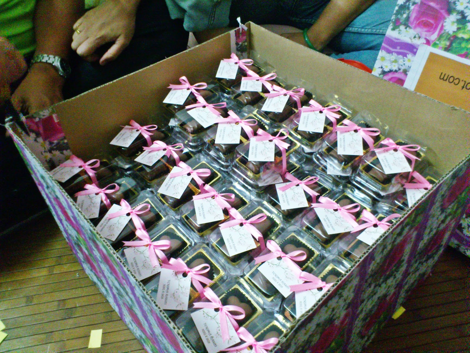 Abbies Chocolate: Friday order - Wedding door gift! :)