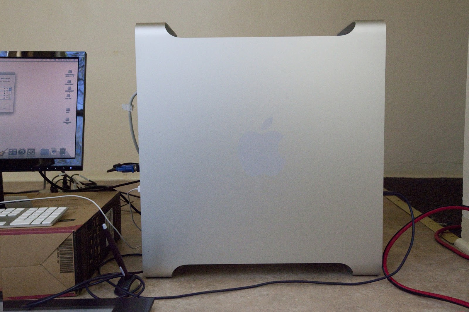 Mac Book Pro Bench – it makes for nice furniture, and a nice brick. A ...