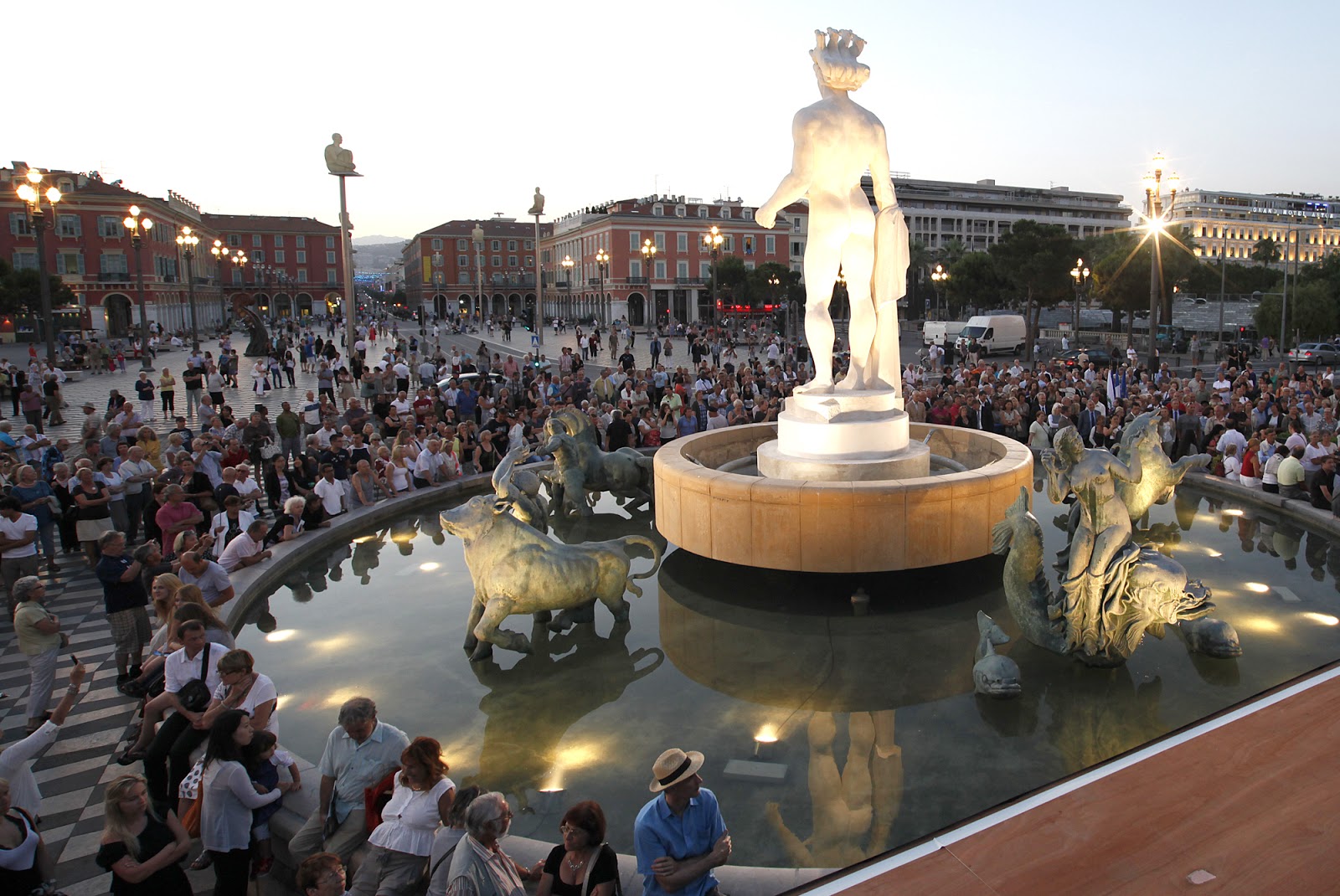 HELLENIC ATLAS: ΑΓΑΛΜΑ ΤΟΥ ΑΠΟΛΛΩΝΑ ΣΤΗΝ ΝΙΚΑΙΑ ΓΑΛΛΙΑΣ