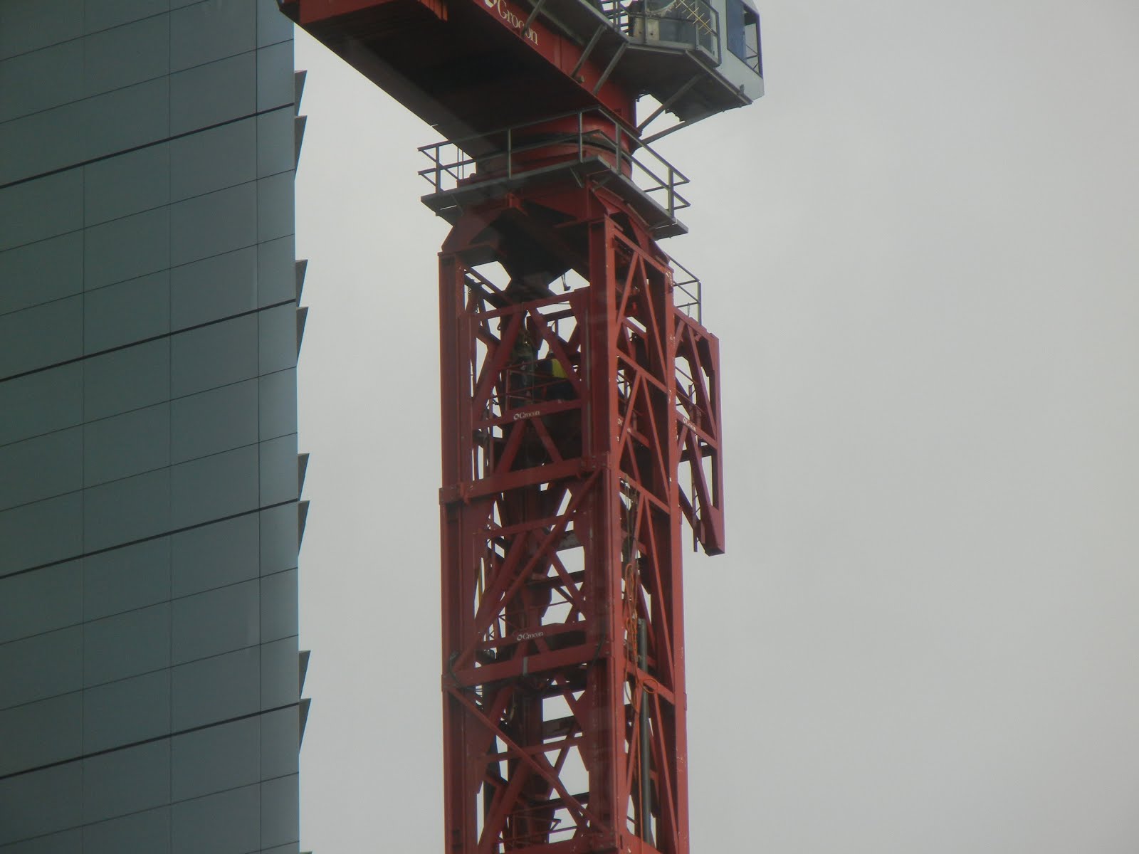 Sydney - Australia: Self climbing tower crane