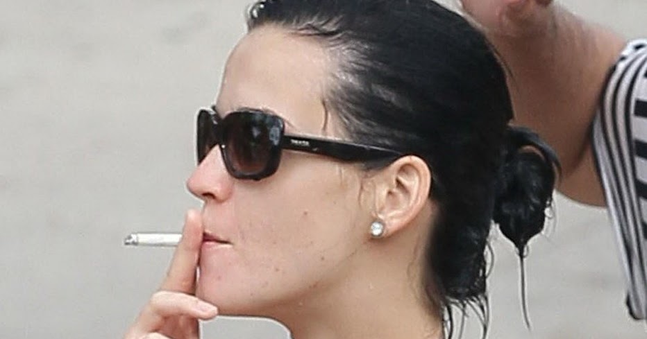 Katy Perry Pic's: Katy Perry smoking a cigarette