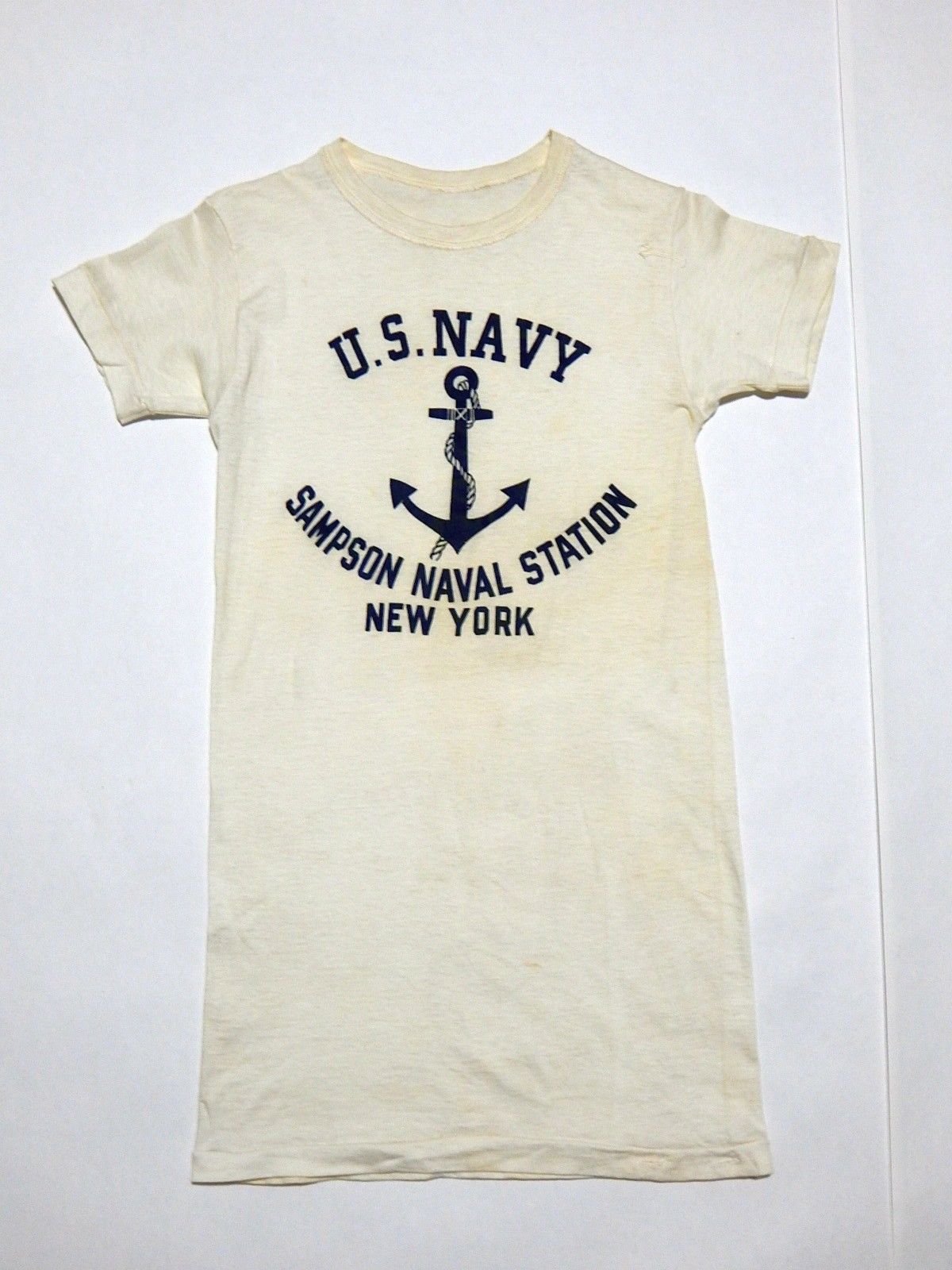 Nostalgia on Wheels: WWII USN Sampson Naval Station New York - T-shirt