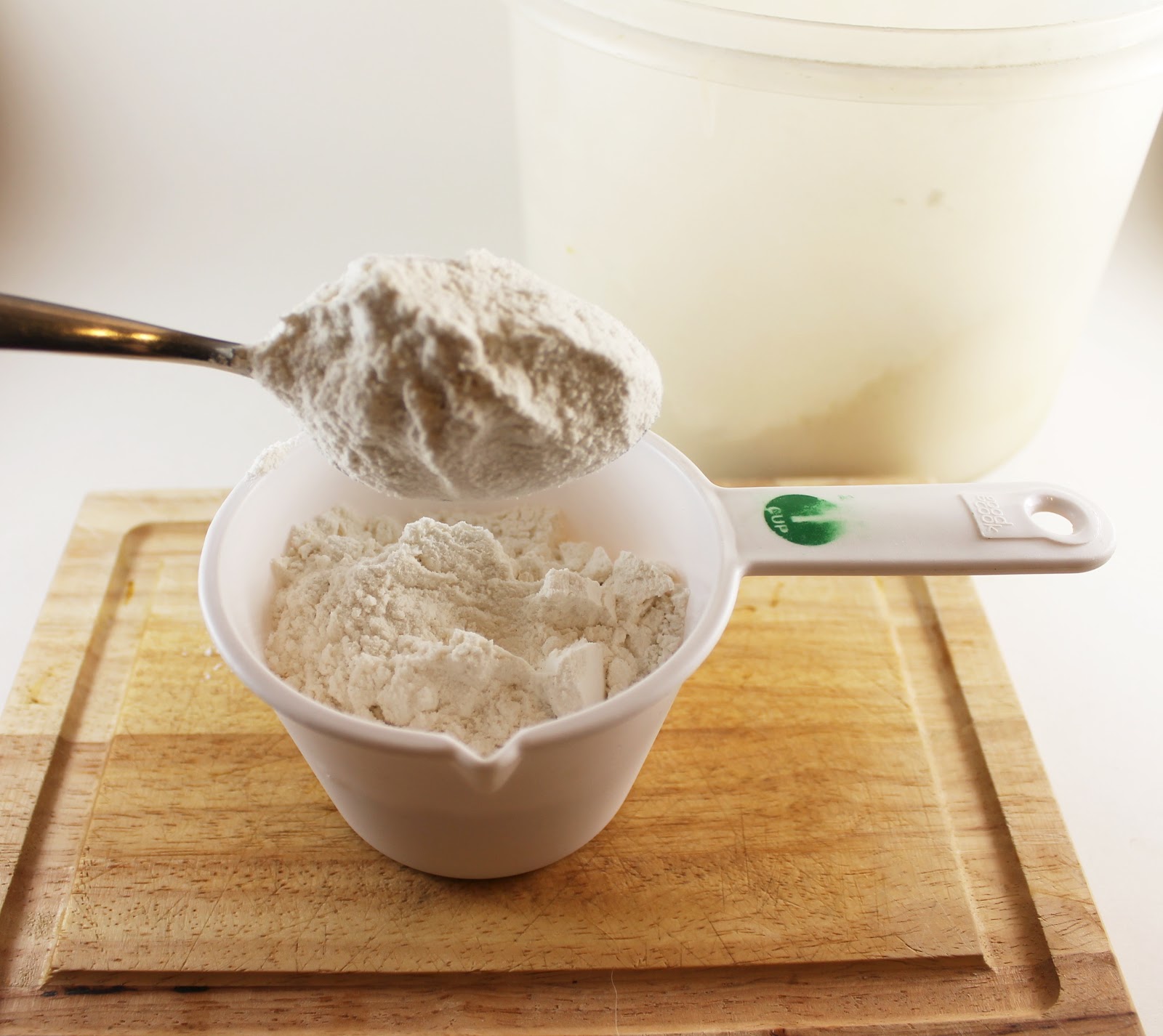 Nat's Adventures in Baking: Baking Basics: Measuring Liquids Vs. Solids