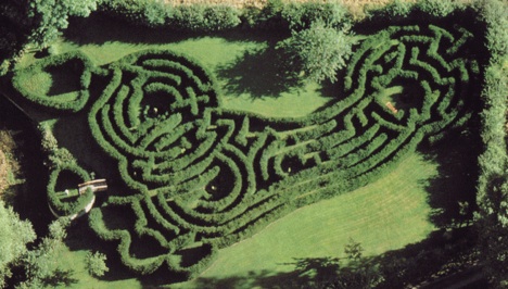 15 Awesome Mazes and Labyrinths ~ PModels