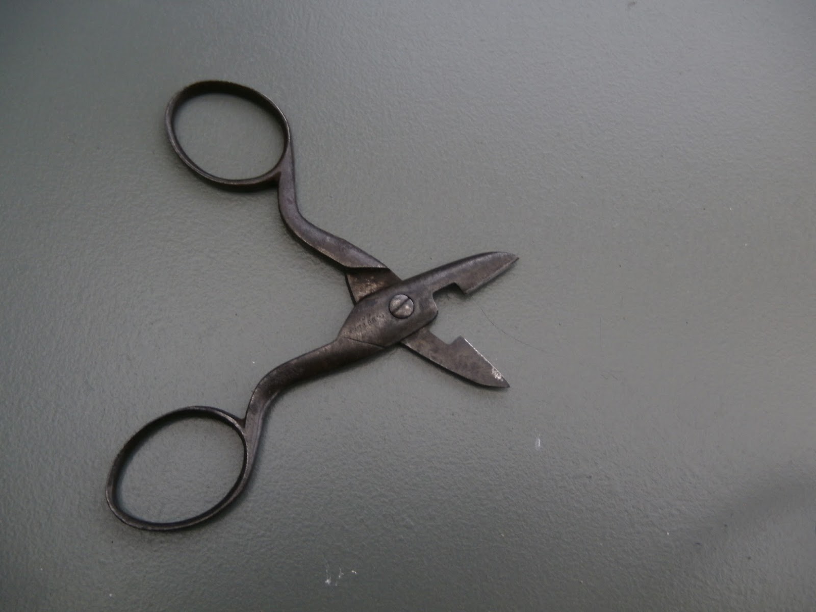 Granny's Button Box: Vintage Buttonhole Scissors