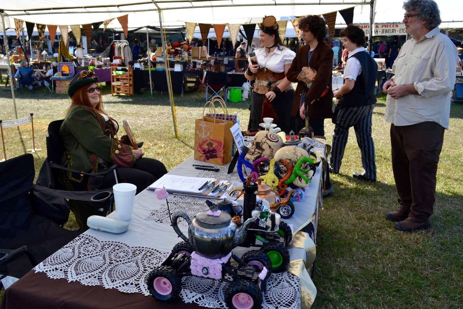 Over the Crescent Moon: Teapot Tuesday: Featured Teapot Racer: Tea Diva