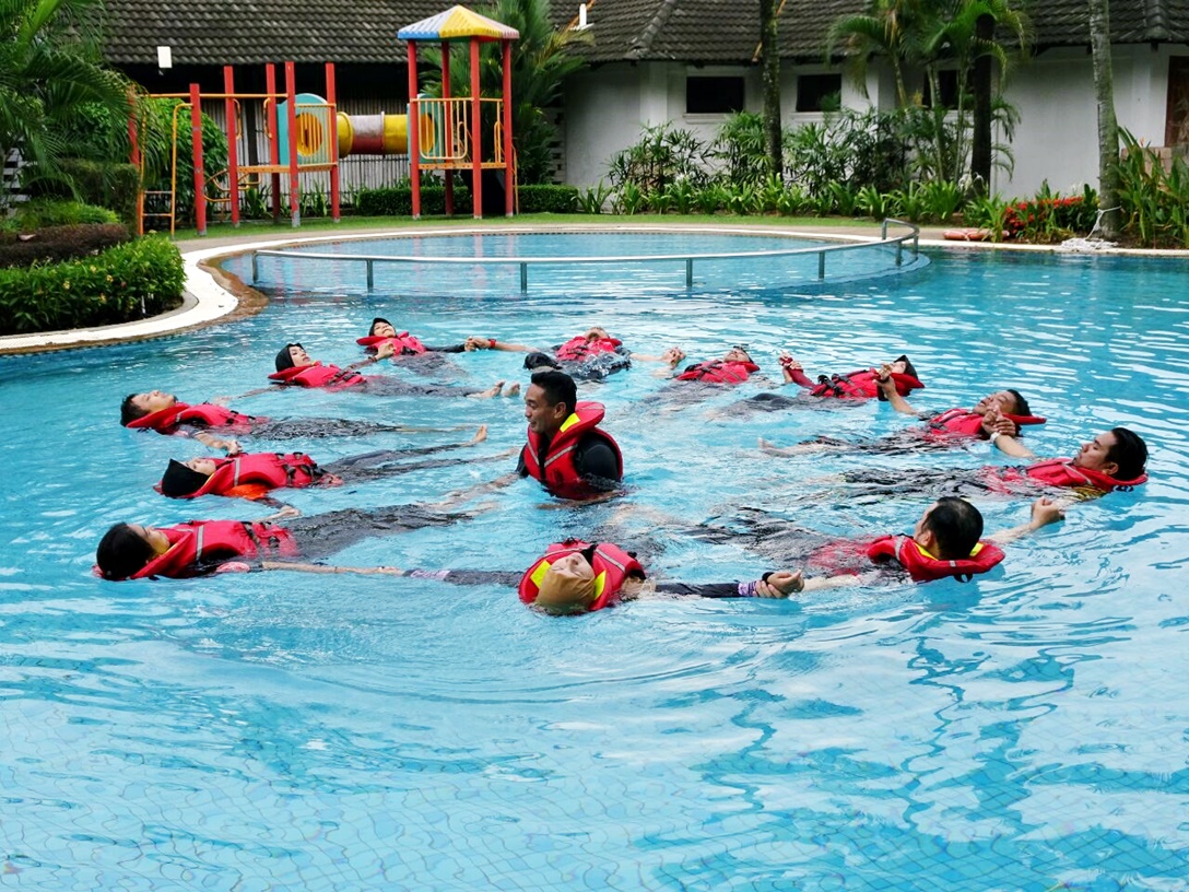 aktiviti team building yang menarik - Joan King