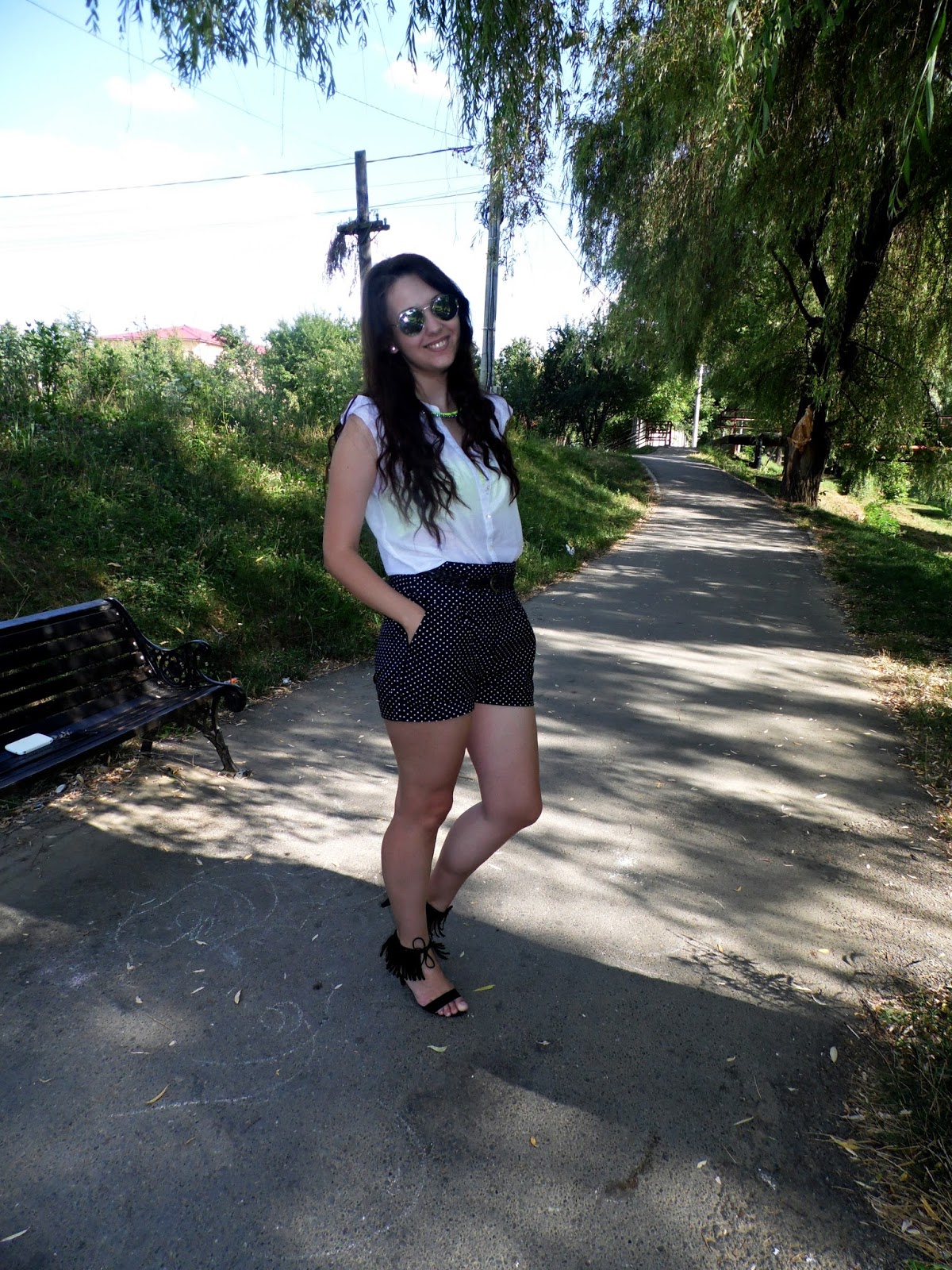 Delia Cretanu: Black and white