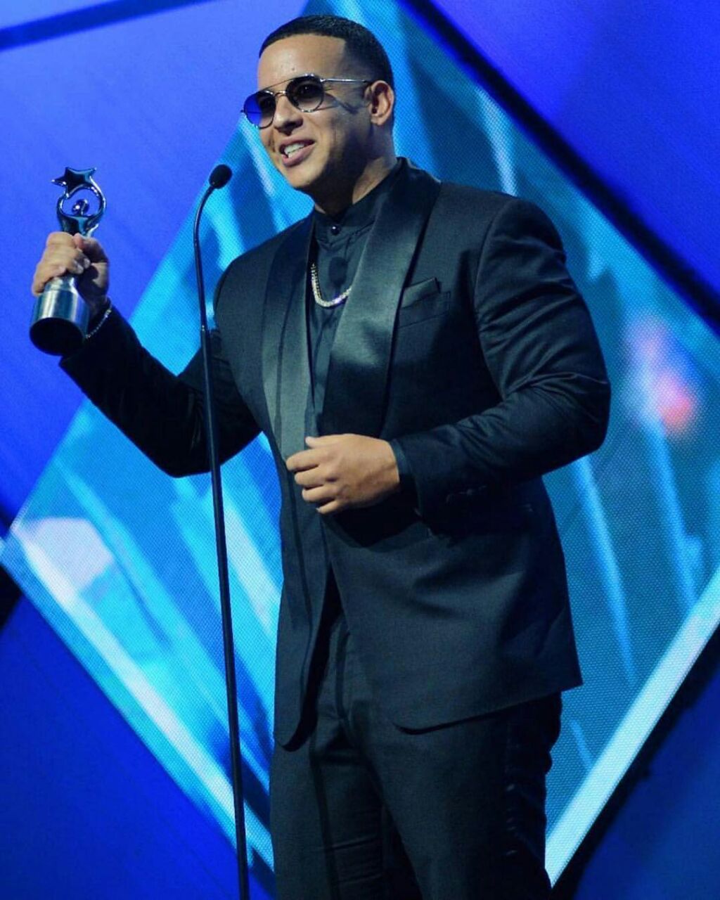 Daddy Yankee ganha Prêmio Solidário 2018 na República Dominicana ...