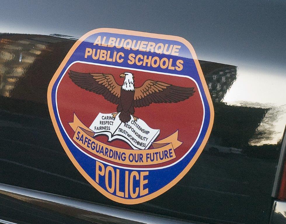 Oma on Board: Tellez models Trustworthiness, but not very well