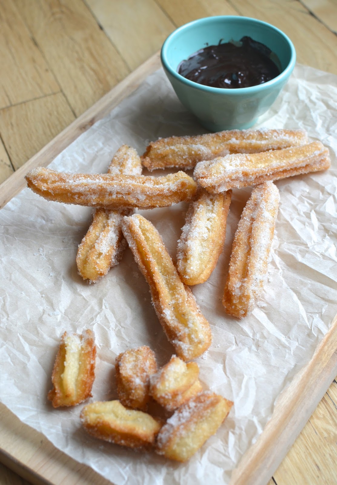 Playing with Flour: Churros with vanilla-sugar and chocolate sauce