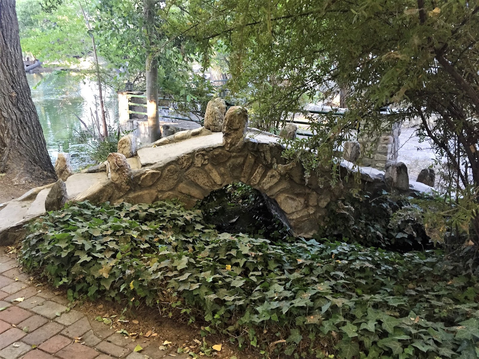 Souvenir Chronicles: VALYERMO, CALIFORNIA: ST. ANDREW'S ABBEY AND A ...