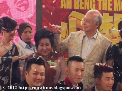RUNNING WITH PASSION: Photo: Najib Picks Rosmah's Hair @ Ah Beng The ...