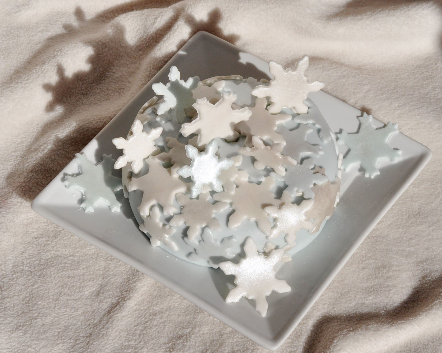 Beki Cook's Cake Blog: Fondant Snowflake Cake