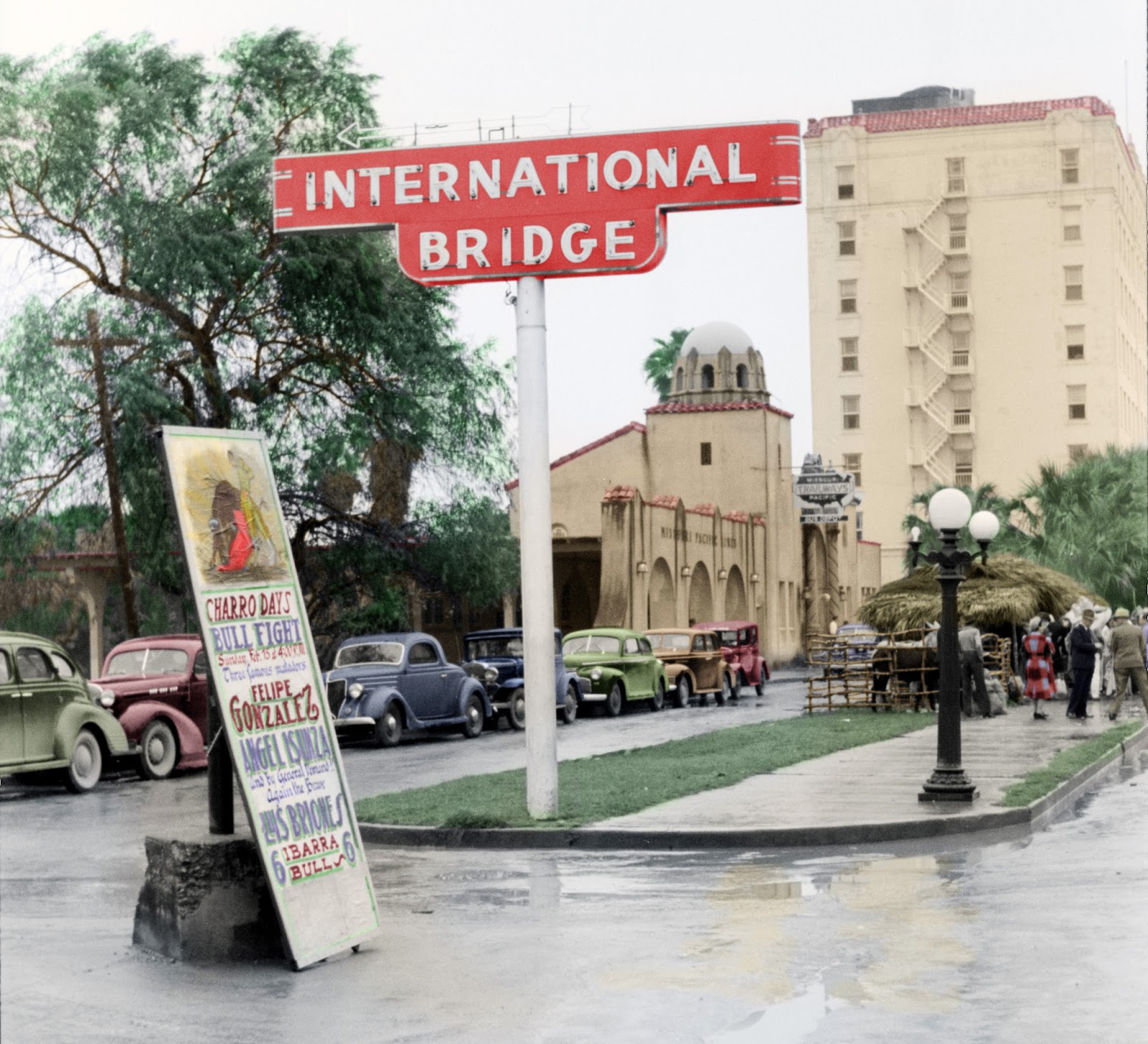 Brownsville Station: 1928 Signs of Better Days Downtown
