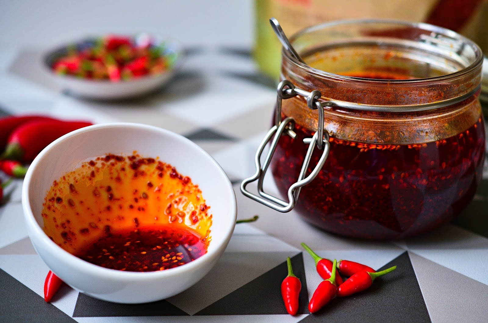 Nuselská kuchta uvádí ...: SEČUÁNSKÝ CHILLI OLEJ A ČESNEKOVÁ CHILLI ...