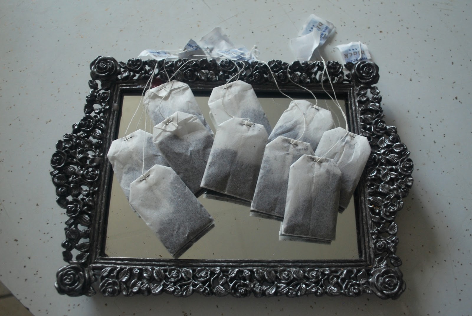 la retrouvaille: Vintage Beauty Tricks: 1940s Tea Bag Tanning