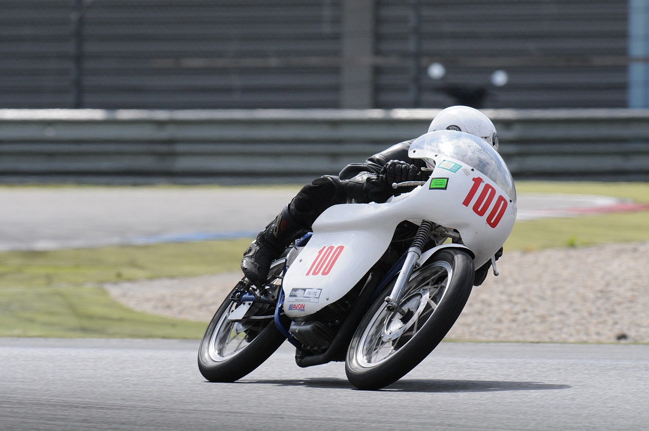 Ducati Single Racing: 2011 - Our First meeting