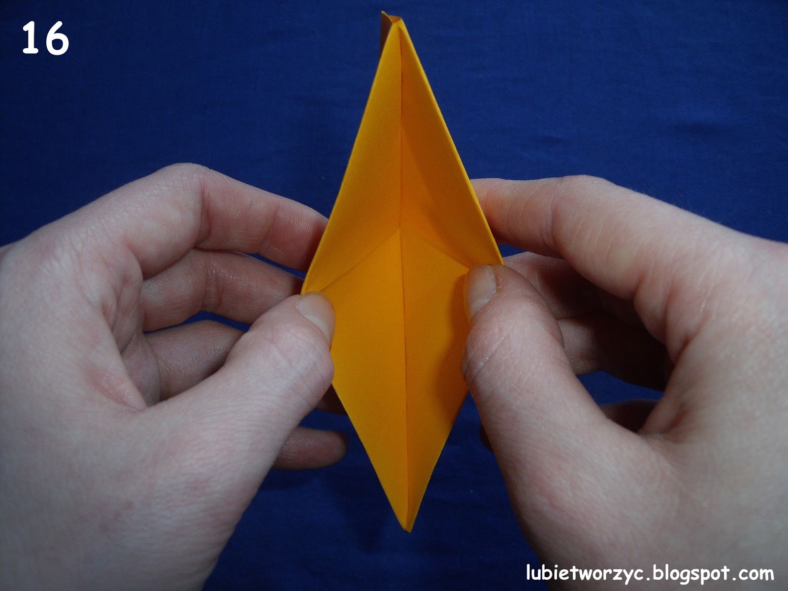 Papierowa łódka origami