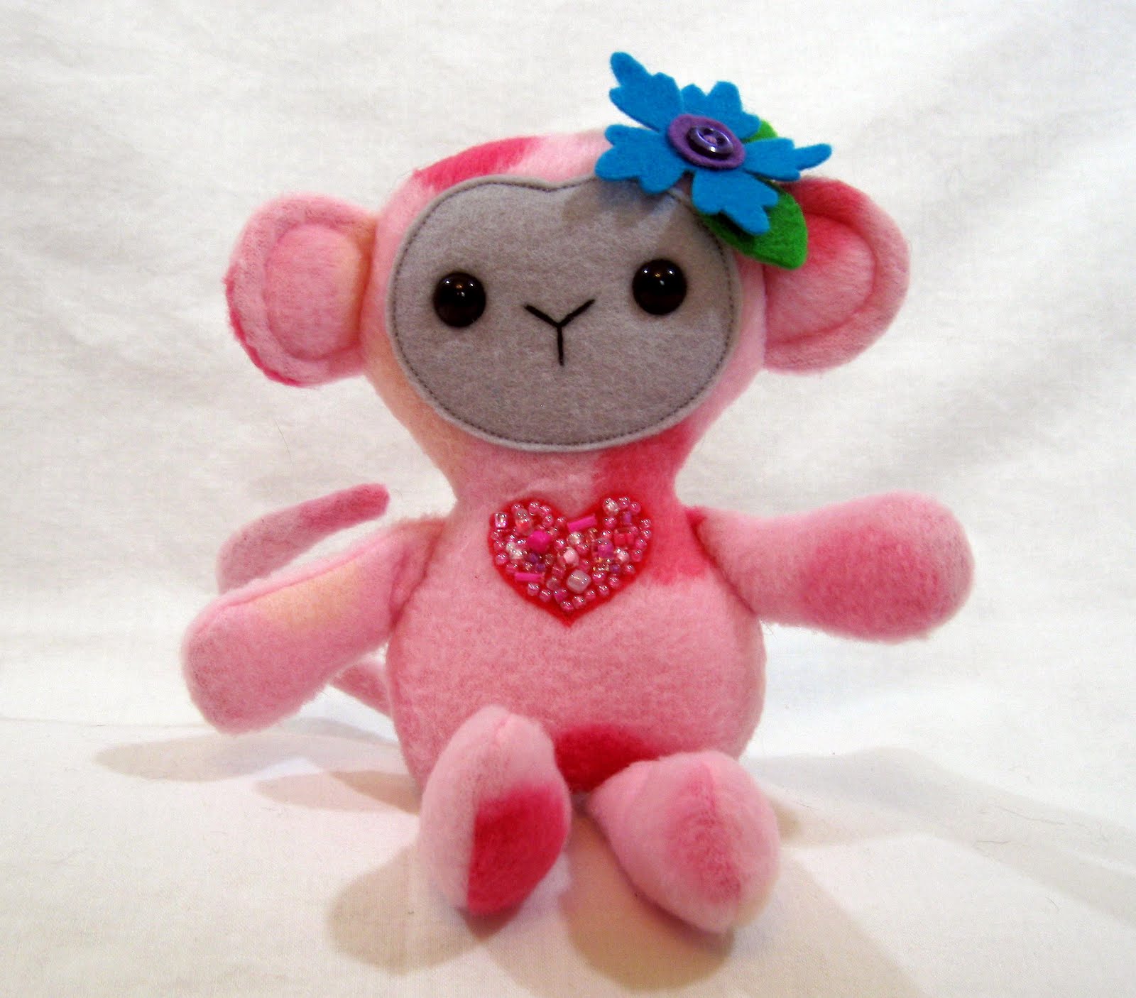 Leslie's Art and Sew: Making a Stuffie