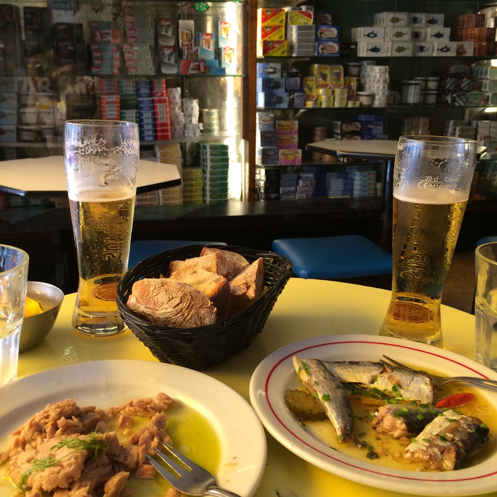 food, food, food, love food: Sol e Pesca - canned fish for lunch in Lisbon