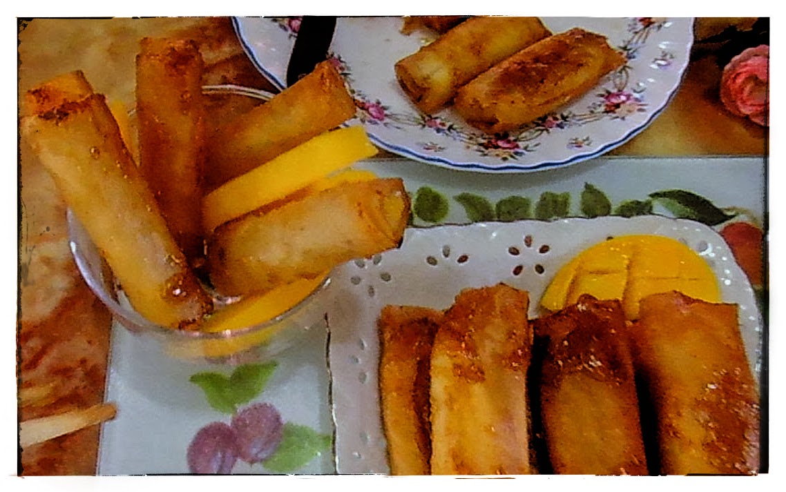 LUWEEH KITCHEN : Saging At Manggang Turon