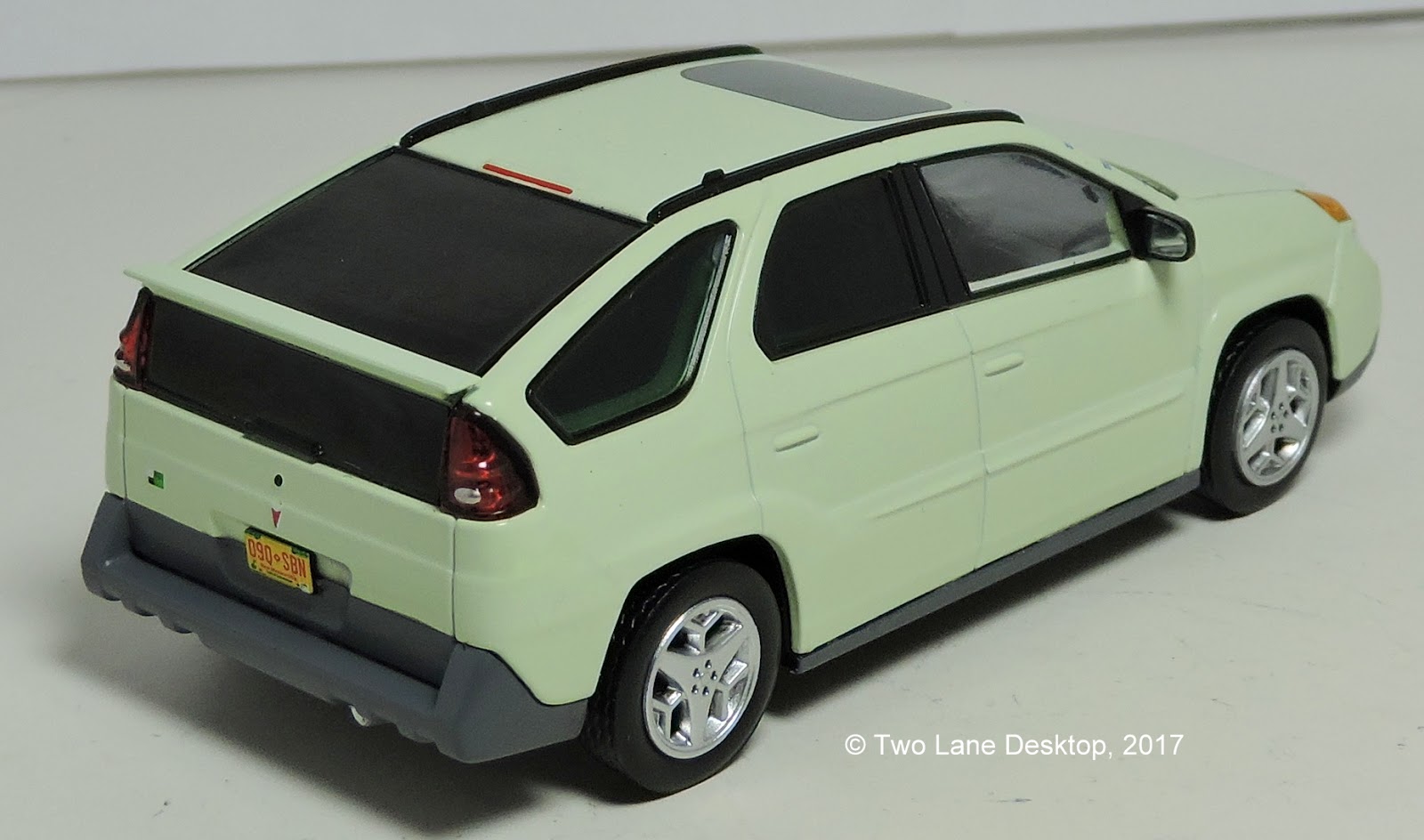 Greenlight 1:43 2004 Pontiac Aztek "Breaking Bad"