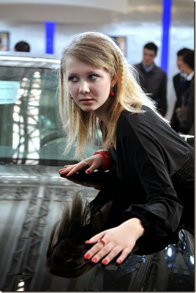 Car Models in Russia Motor Show | Wallpaper Racing Girls Model