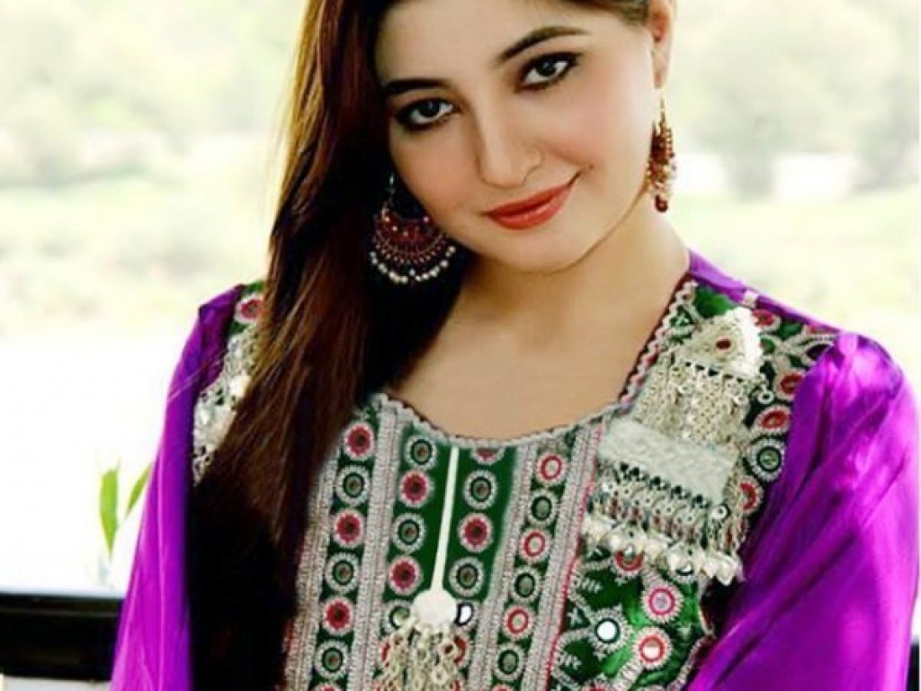 All Pashto Showbiz: The Best pashto Singer Gul Panra HD Wallpapers