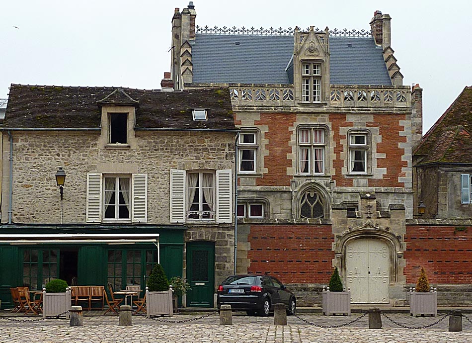 Living the life in Saint-Aignan: Senlis, near Paris and CDG