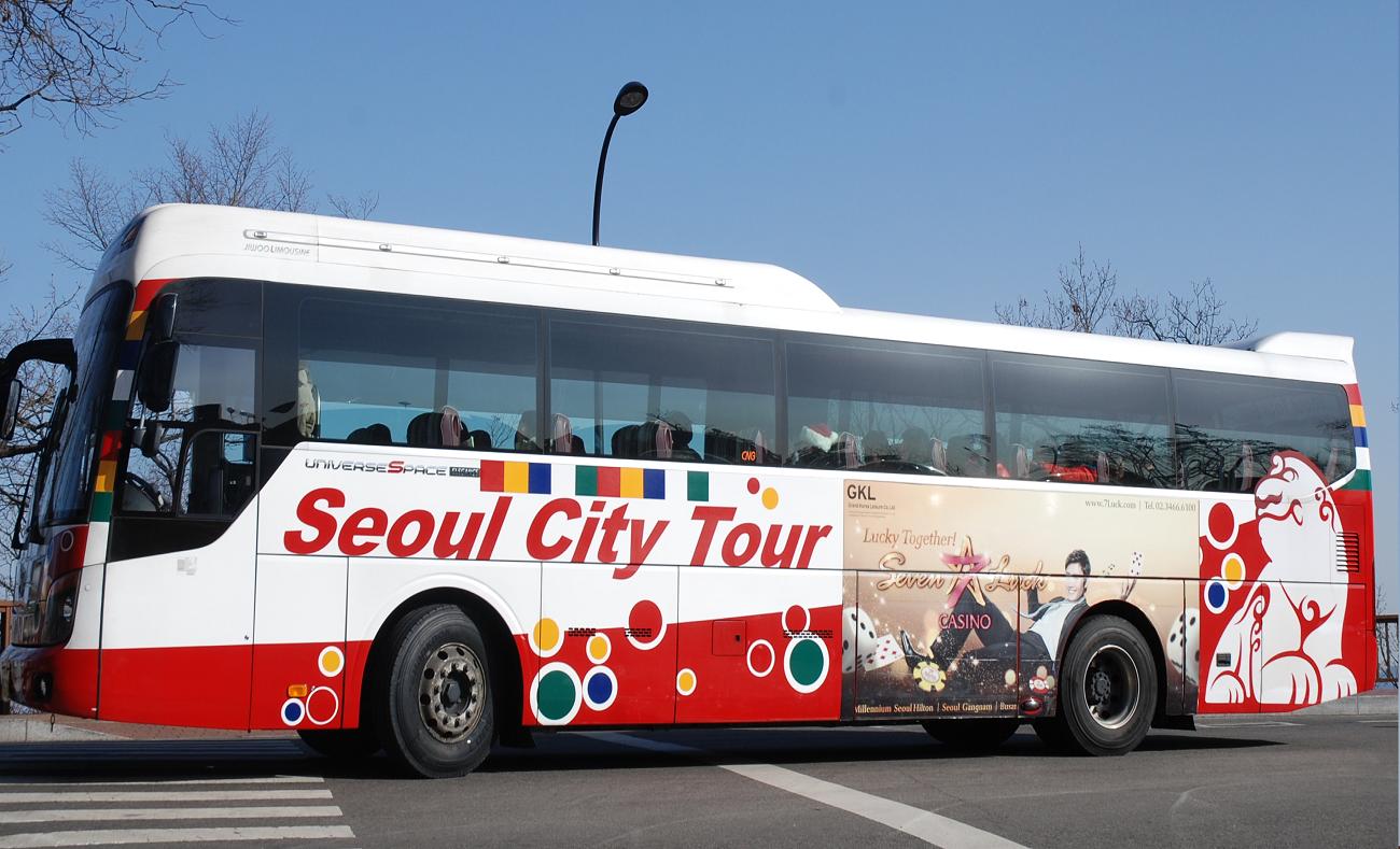 The Julie/Julia/Gisela Project: Day 4, Seoul City Tour Bus
