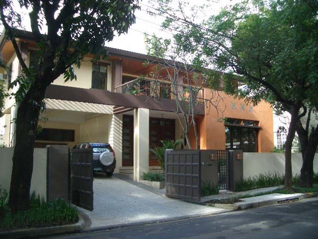 Dominic Galicia: House in Dasmarinas Village