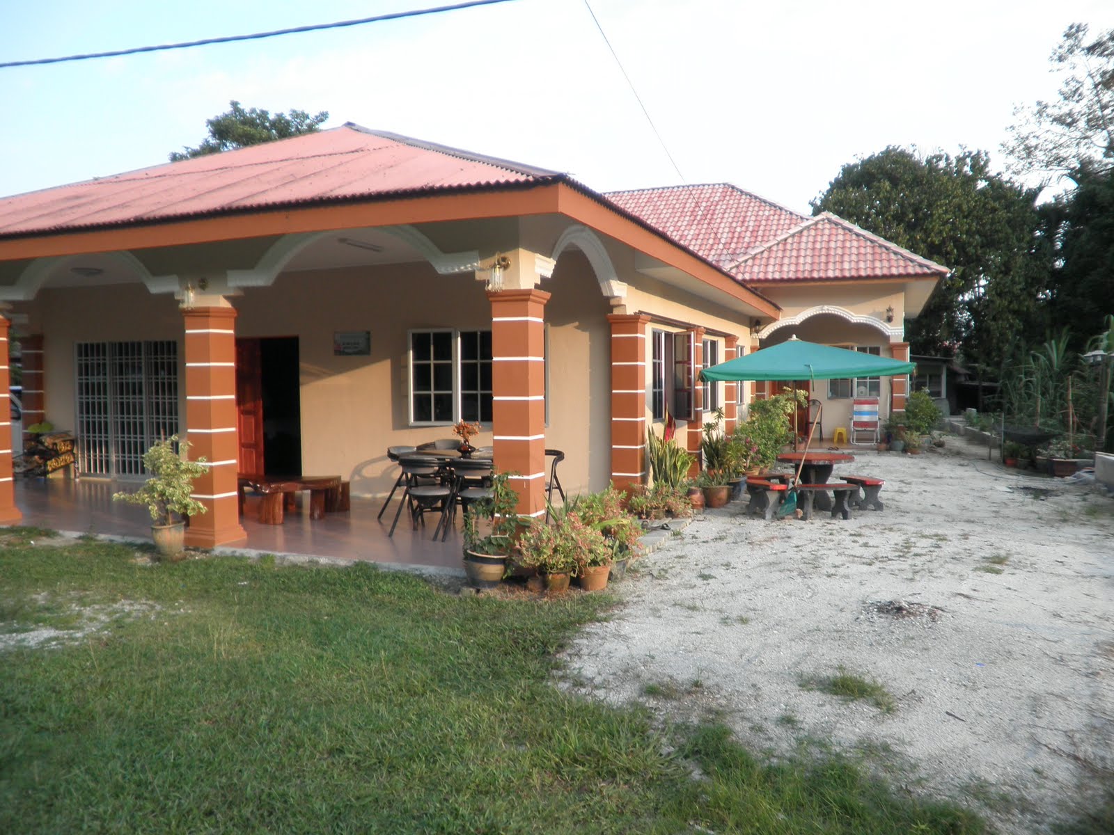 TROLAK SELATAN: RUMAHKU SYURGAKU