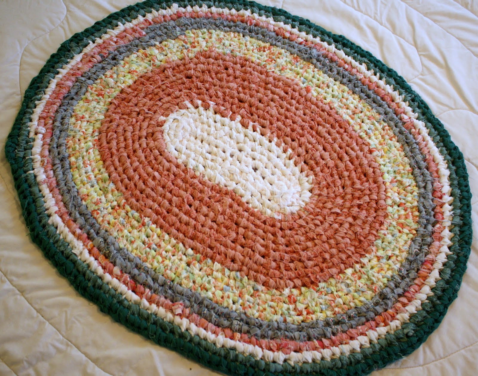 Life with Piggyletta.: Finished Toothbrush Rugs.