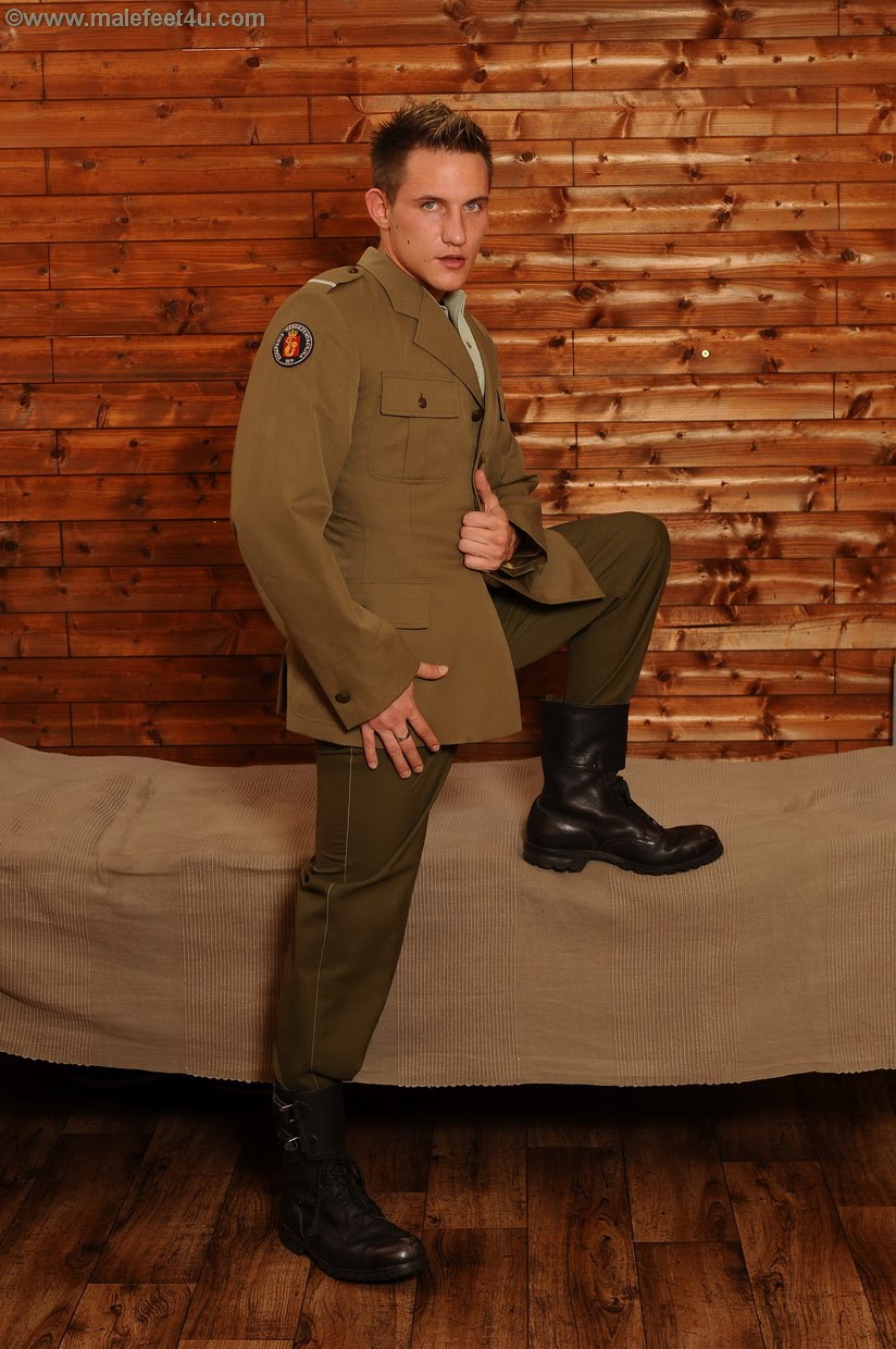 MaleFeet4U: May 2010