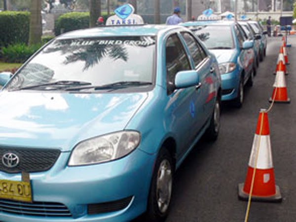 Madinah al-Nur: Berhati-hati dengan teksi sapu di Bandara Soekarno ...