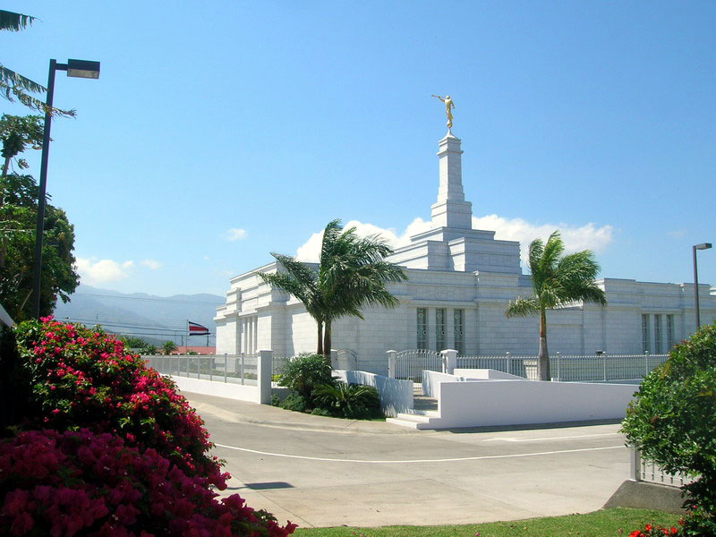 Calendario Mormon: 4 de Junio del 2000. Se dedica el Templo de San Jose