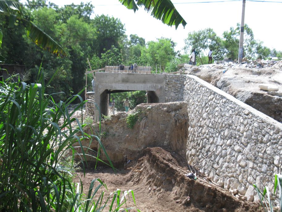 HAITI - CORAM DEO: photos - delmas 31 - bridge - part 3