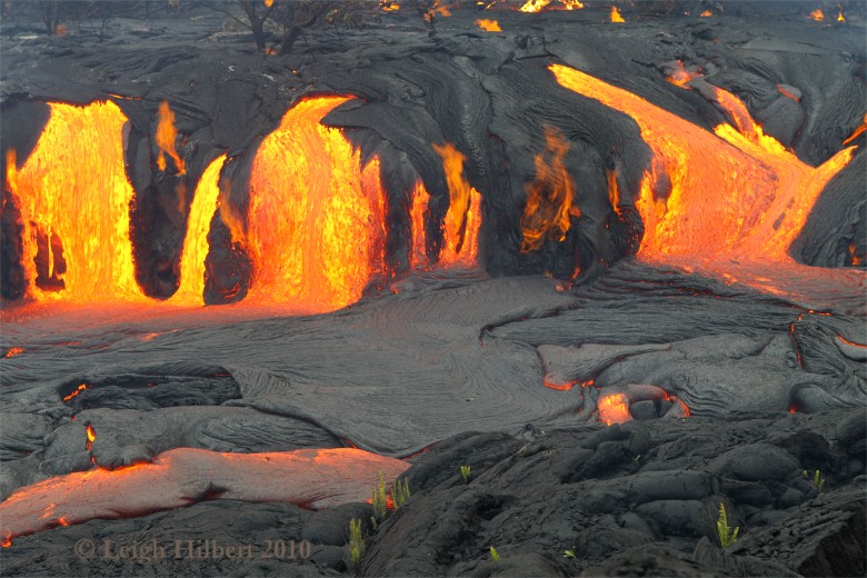 HAWAIIAN LAVA DAILY: Lava breaks out of Kipuka 300 feet from the ocean