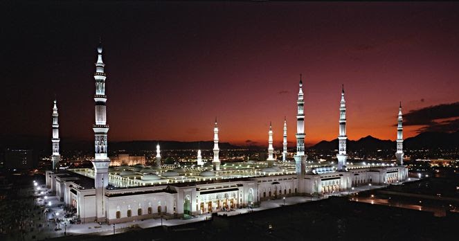 Madina in Pictures: Masjid-e-Nabvi - A Night View