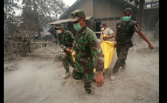 Kumpulan Foto Eksklusif Evakuasi Korban Letusan Gunung Merapi 5 ...