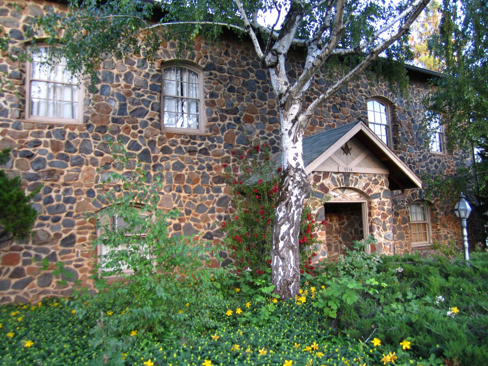 abc: Mysterious building