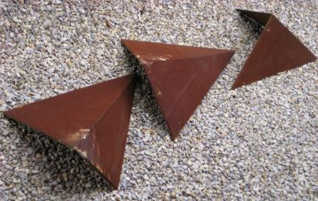 Rustnstuff: Simple triangle sculptures