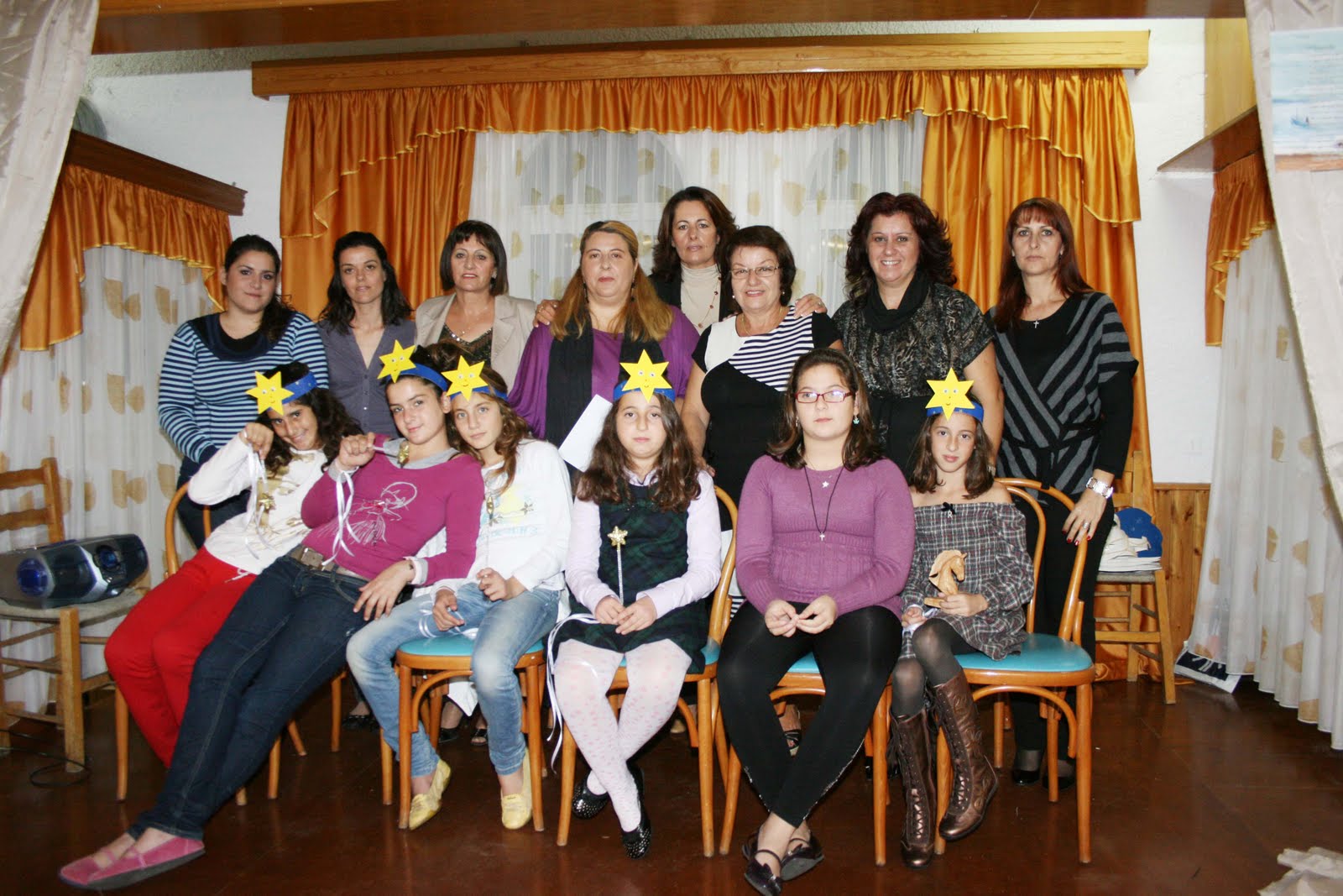 ΒΗΜΑ ΤΗΣ ΚΩ: ΠΟΛΥΣ ΚΟΣΜΟΣ ΣΤΗΝ ΠΑΡΟΥΣΙΑΣΗ ΤΩΝ ΠΑΙΔΙΚΩΝ ΠΟΙΗΜΑΤΩΝ ΤΗΣ κ ...
