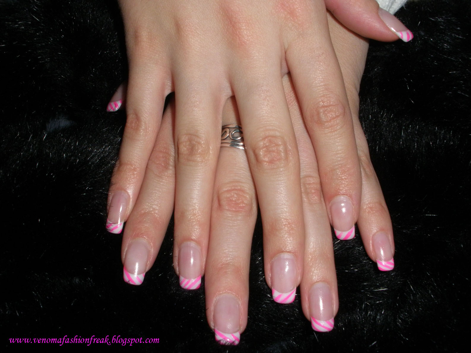 Nokti sa roze straftama za januar / Nails with pink stripes for January ...