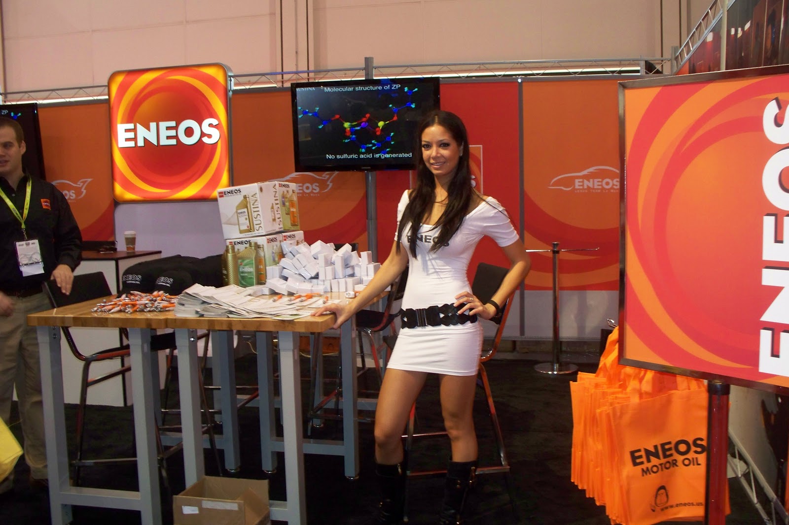 KEVINHOGS BLOG: SEMA continued....The Girls