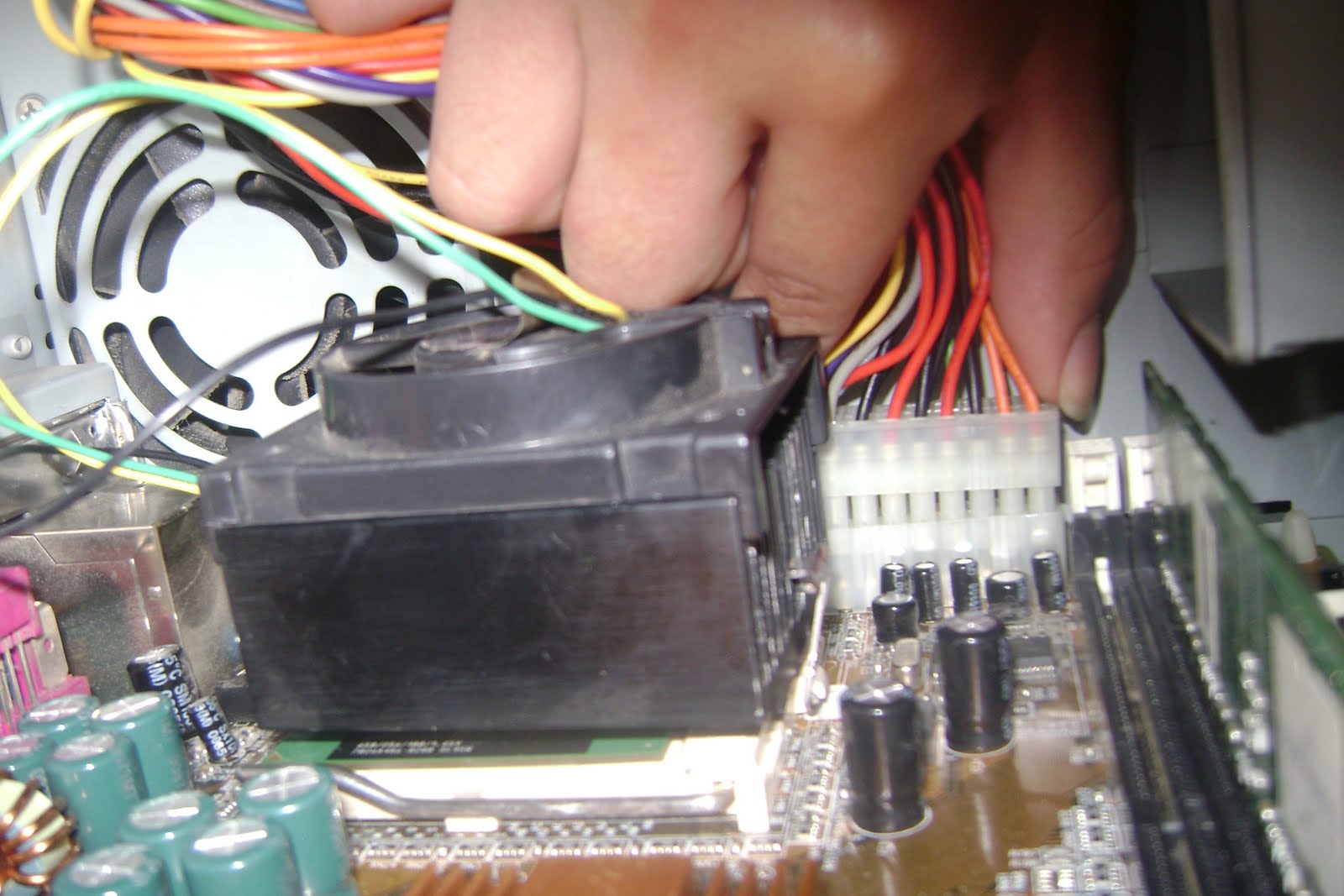 desensamble y ensamble de un pc: PASOS PARA DESENSAMBLAR TU PC PERSONAL