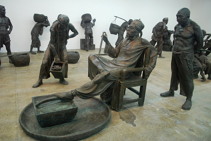 103 esculturas a tamaño real: El patio de la recaudación de la renta ...